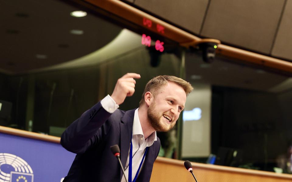 Rappen in het hart van de Europese democratie? Pieter (26) deed dat in ...