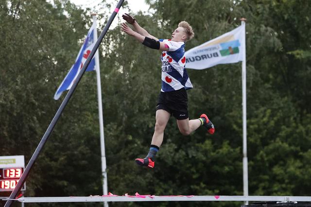 Hoe kan Germ Terpstra zo ver springen in het fierljeppen? - Leeuwarder ...
