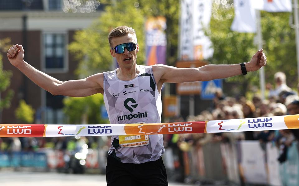LIVE | Mechiel Zantema en Jessica Oosterloo winnen halve marathon Loop ...