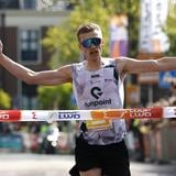 LIVE | Mechiel Zantema en Jessica Oosterloo winnen halve marathon Loop ...