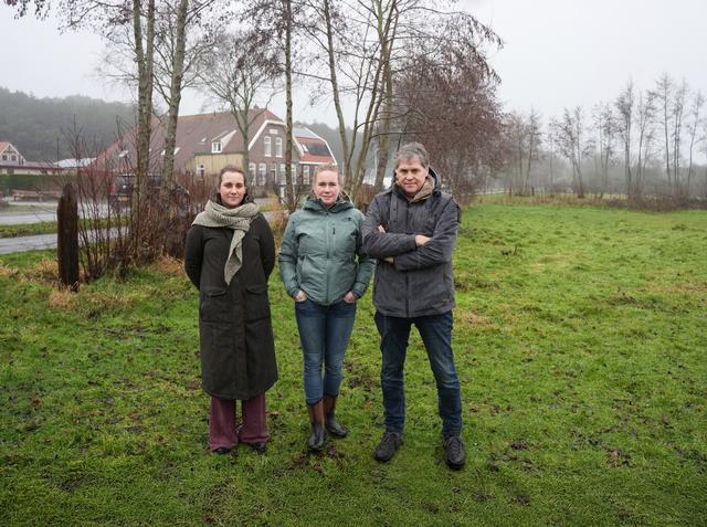Campinghouders niet blij met ‘woonwijk’ voor de deur in buurtschap op ...