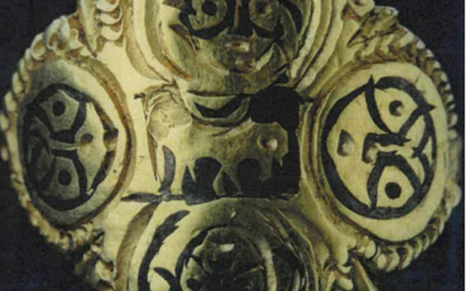 Middeleeuwse gouden ring, gevonden in Sumar, naar Fries Museum, in ...
