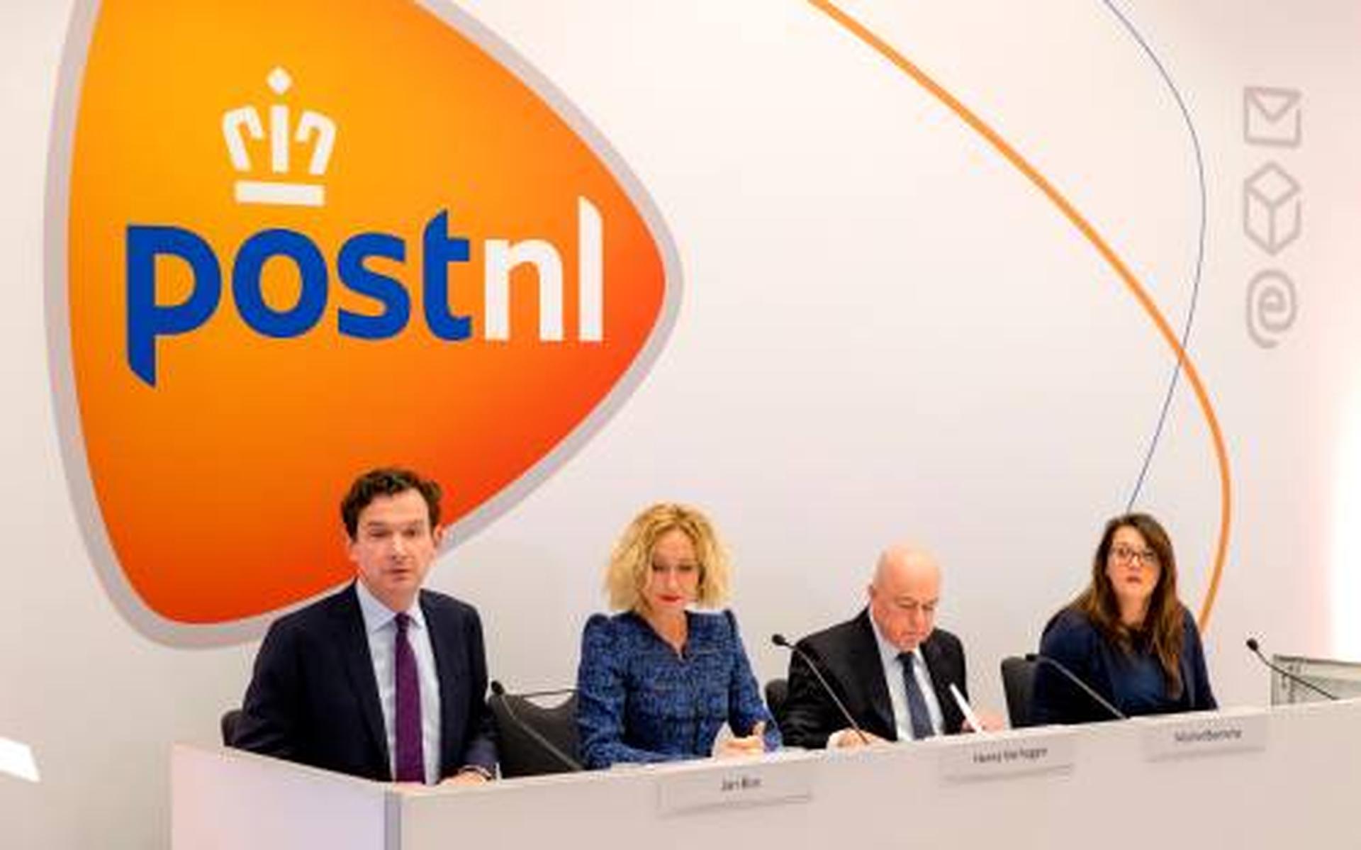 PostNL hard omlaag op Damrak - Leeuwarder Courant PostNL hard omlaag op Damrak - Leeuwarder Courant