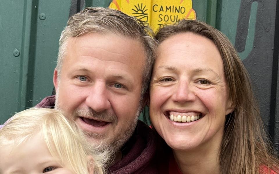 Thijs (44) uit Steensel en Gepke (42) uit Warten hebben een herberg aan ...